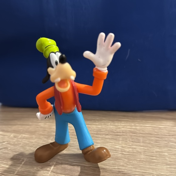 Disney | Toys | Disney Goofy Waving 35 Collectible Figure | Poshmark
